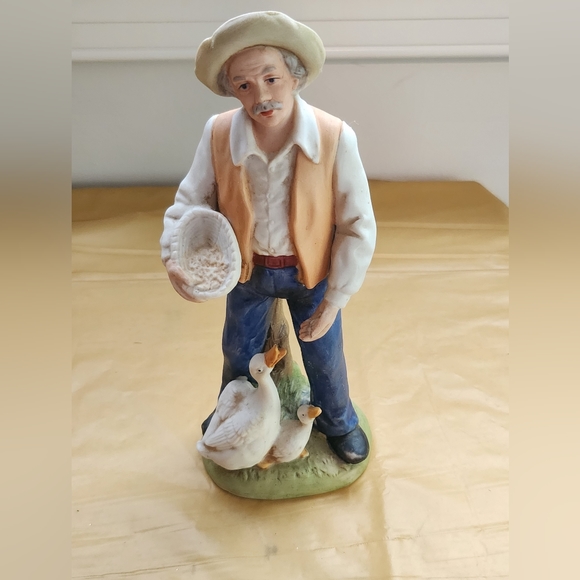 Homco | Accents | Homco Collectibles Farmer Old Man Feeding Ducks 426 ...